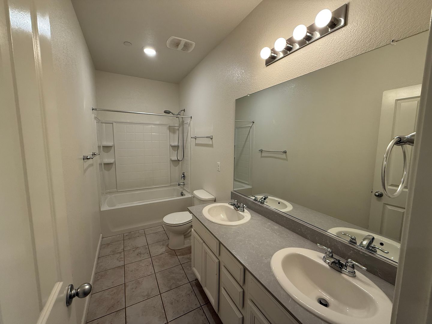 2335 Merlin Ln, Manteca, CA 95337