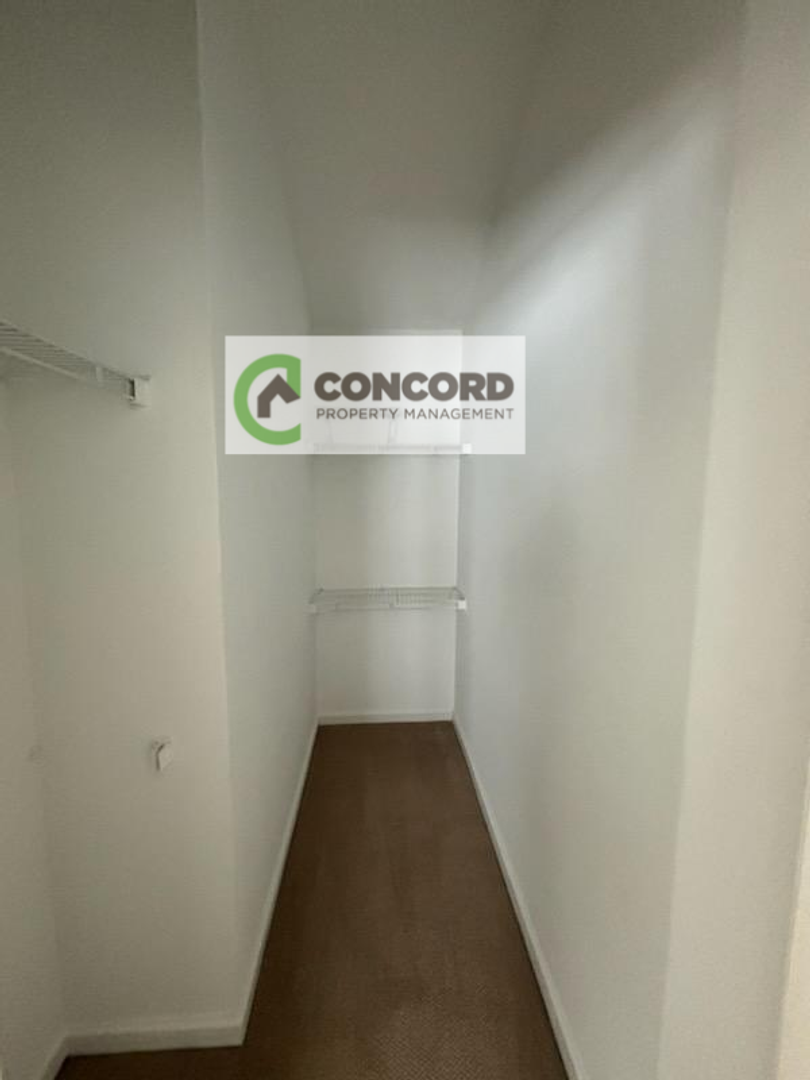 4904 Crofton Springs Ct, Greensboro, NC 27407