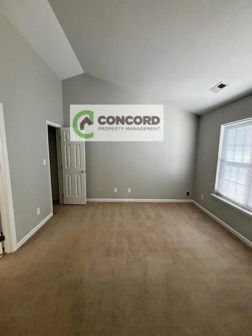 4904 Crofton Springs Ct, Greensboro, NC 27407