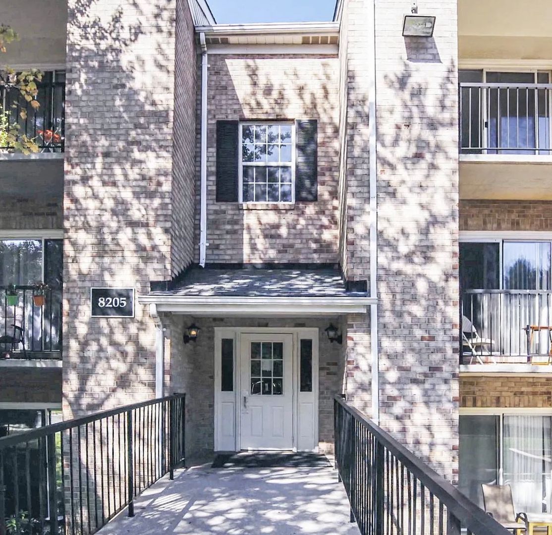 Clean & Fresh 2 + 2 close to METRO! - Goldberg Group Property Management