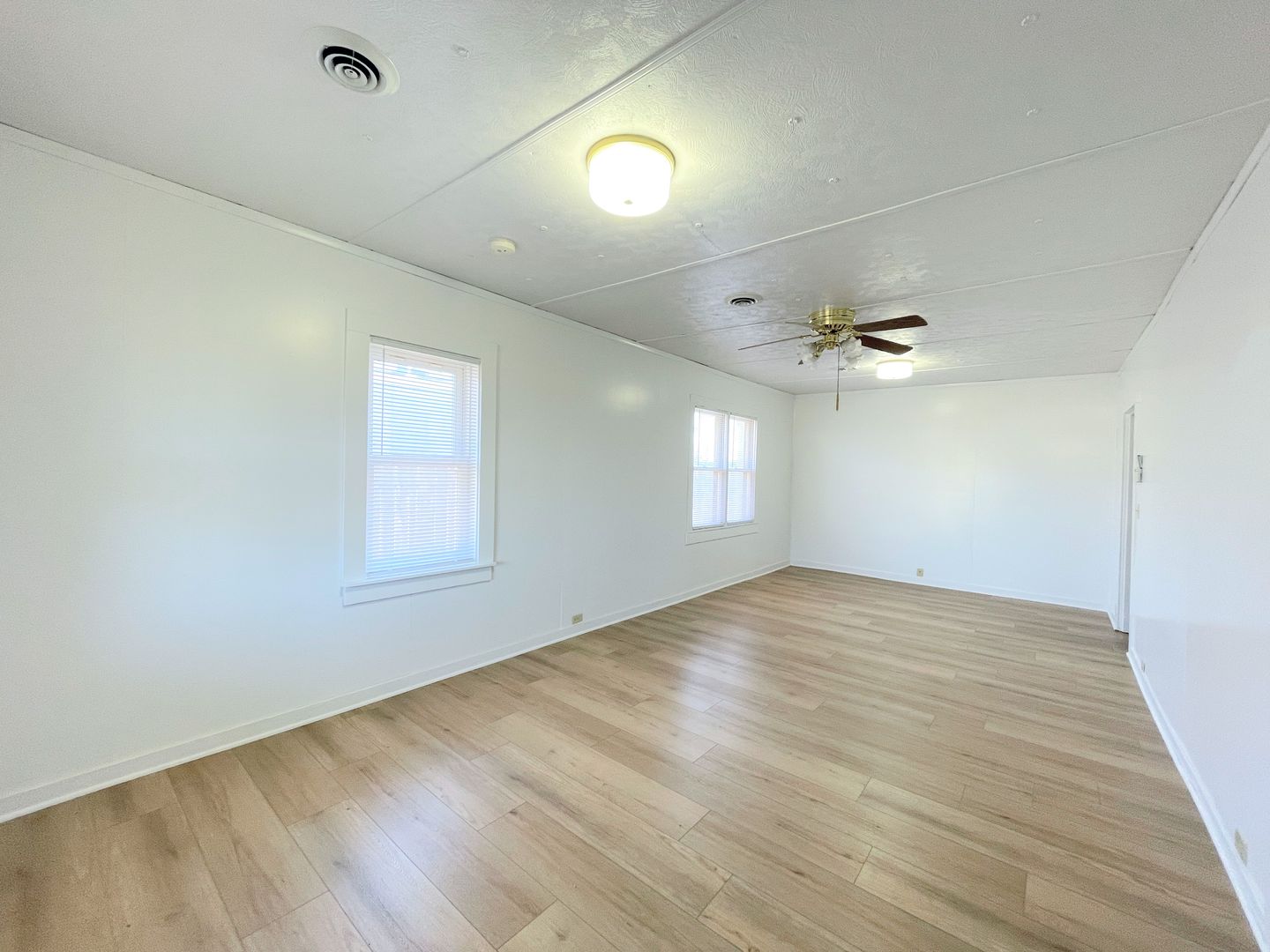 111 W 6th Ave, South Hutchinson, KS 67505