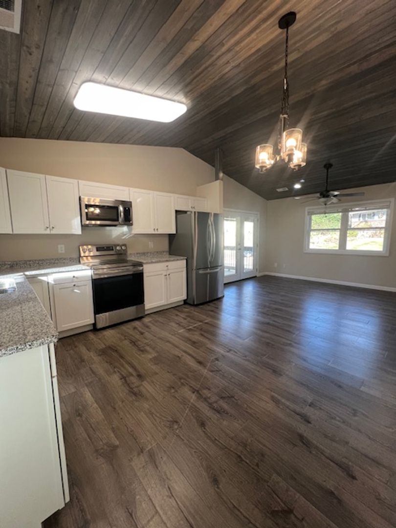 212 North Park Lane, Black Mountain, NC 28711