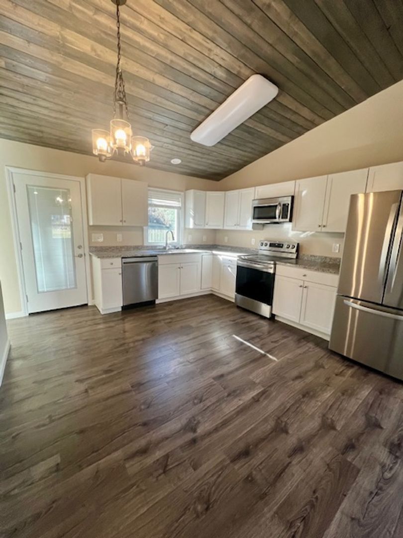 212 North Park Lane, Black Mountain, NC 28711