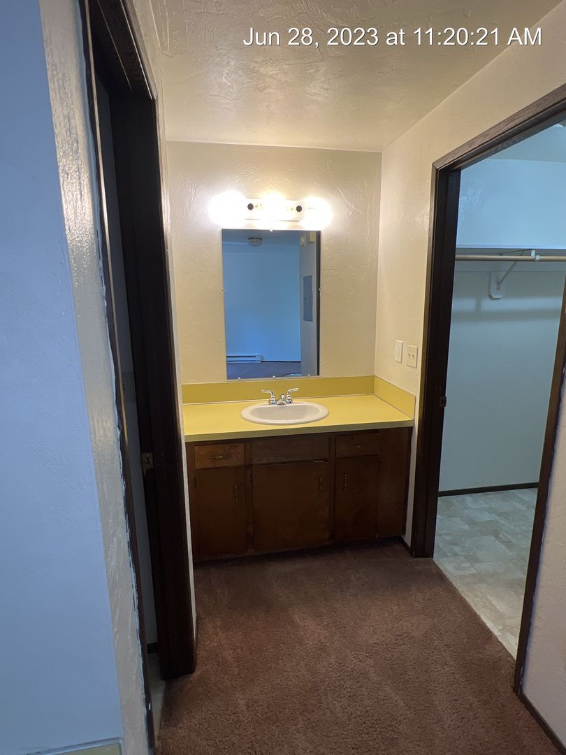 2071 S. 2ND ST #B, LEBANON, OR 97355