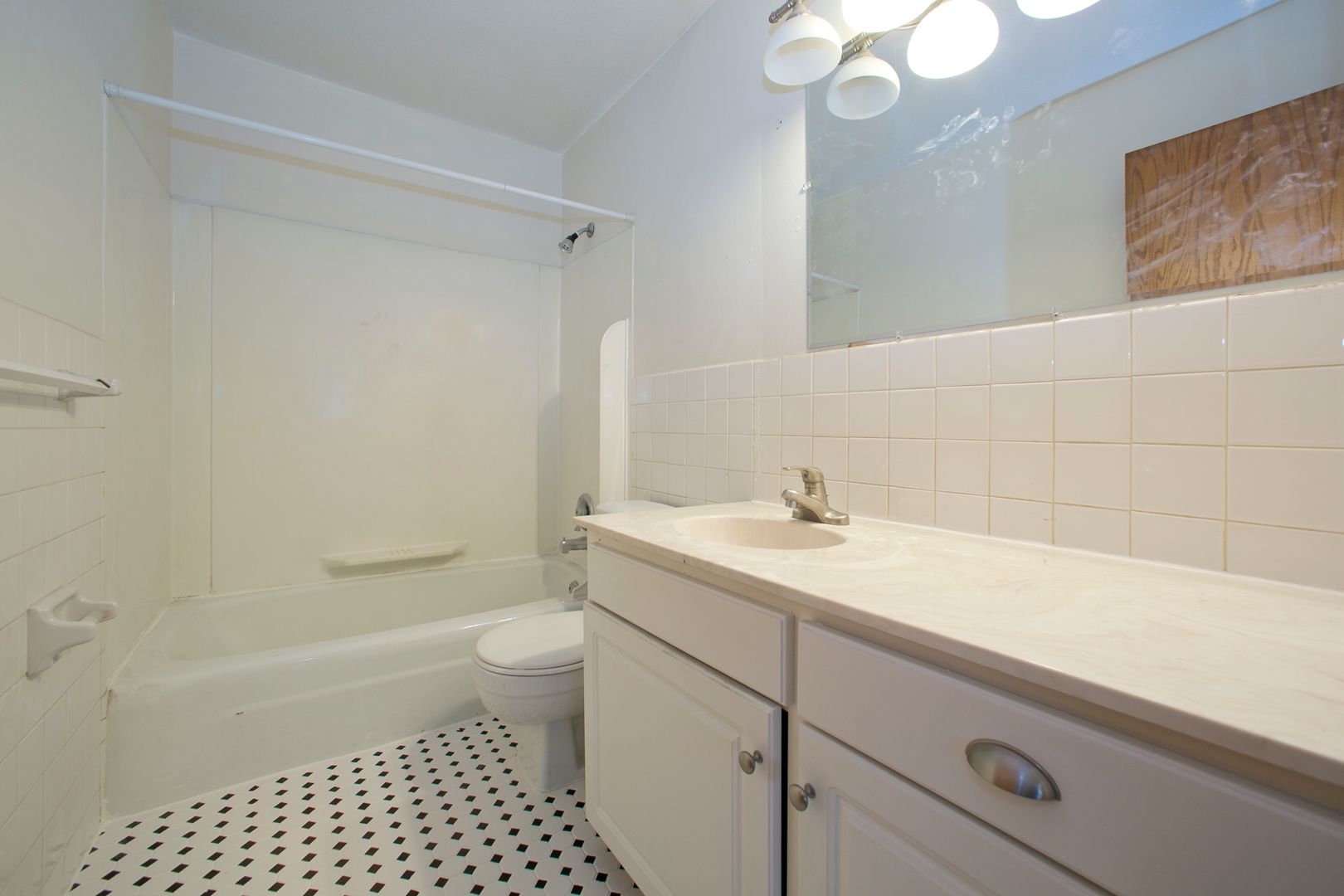 2001 Bryant Ave. S. #301, Minneapolis, MN 55405