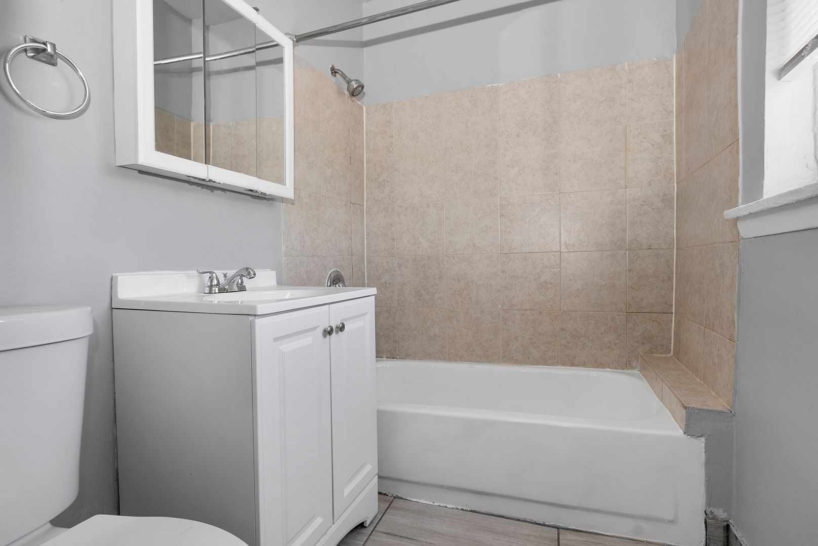 6104 S Eberhart Ave, Unit 2S, Chicago, IL 60637