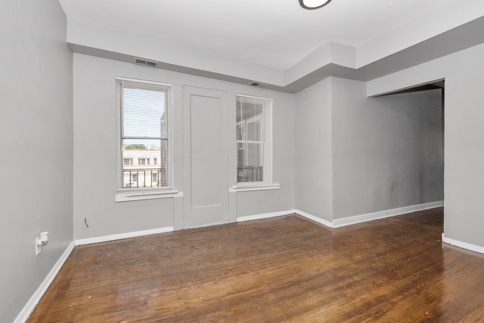 6104 S Eberhart Ave, Unit 2S, Chicago, IL 60637