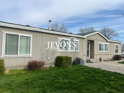 2446 Stone Rd, Yakima, WA 98908