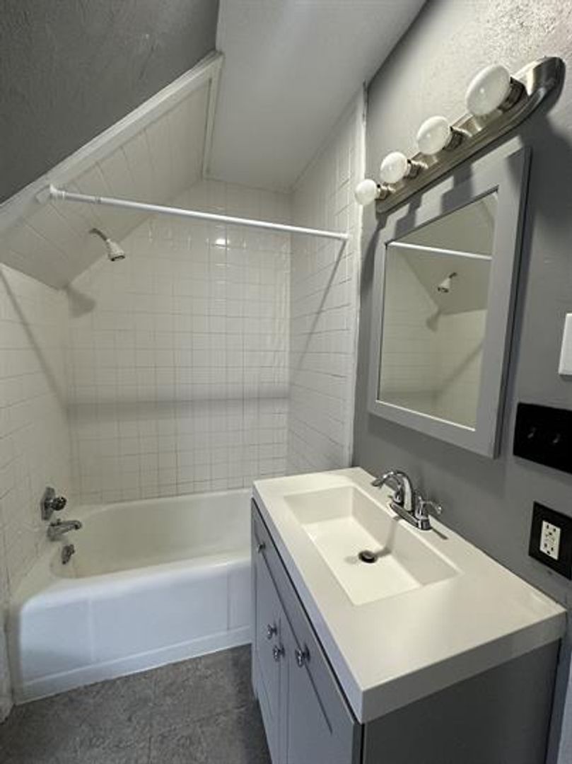 712 South State Street, 2, Champaign, IL 61820