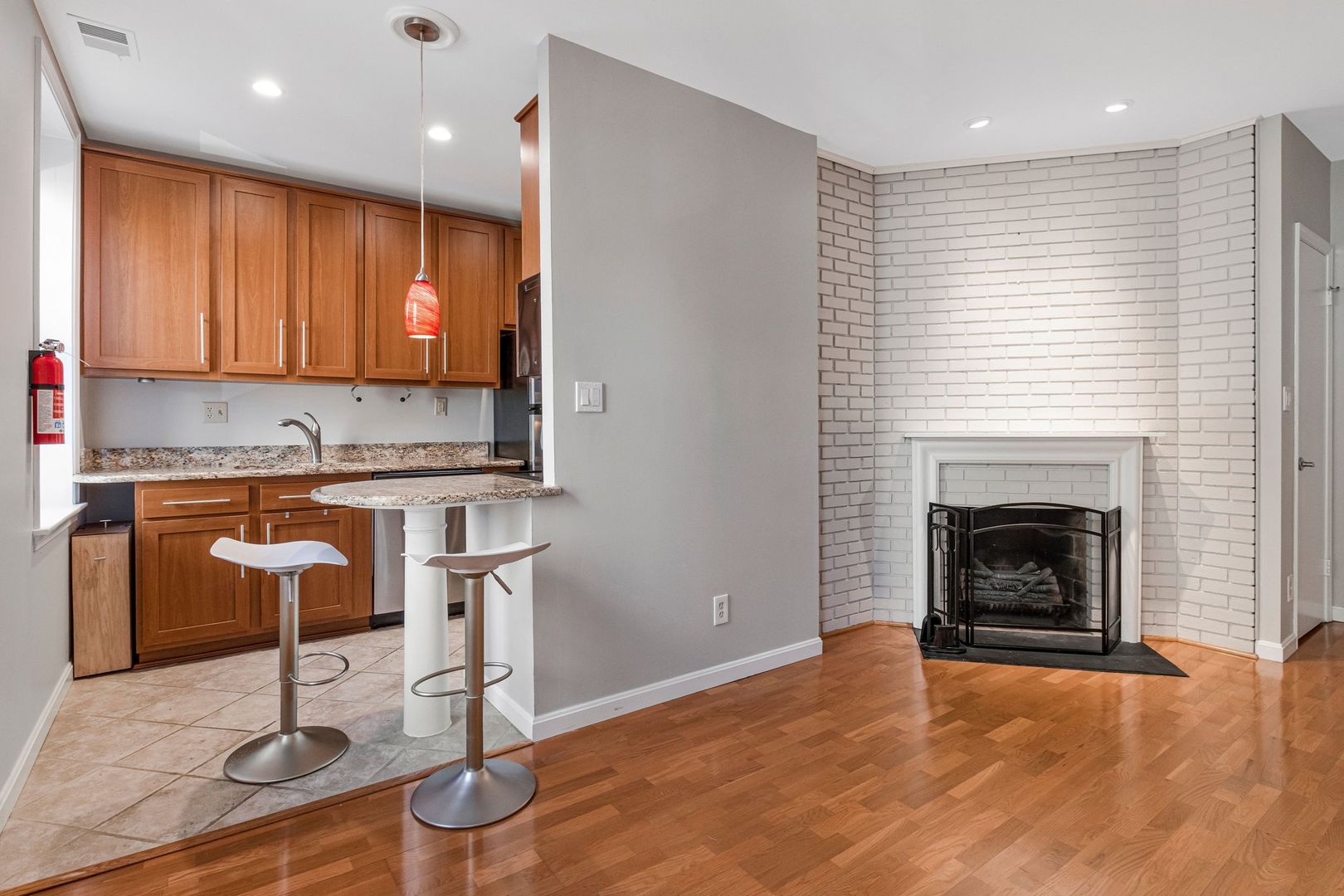 2001 16th St NW Apt 302, Washington, DC 20009