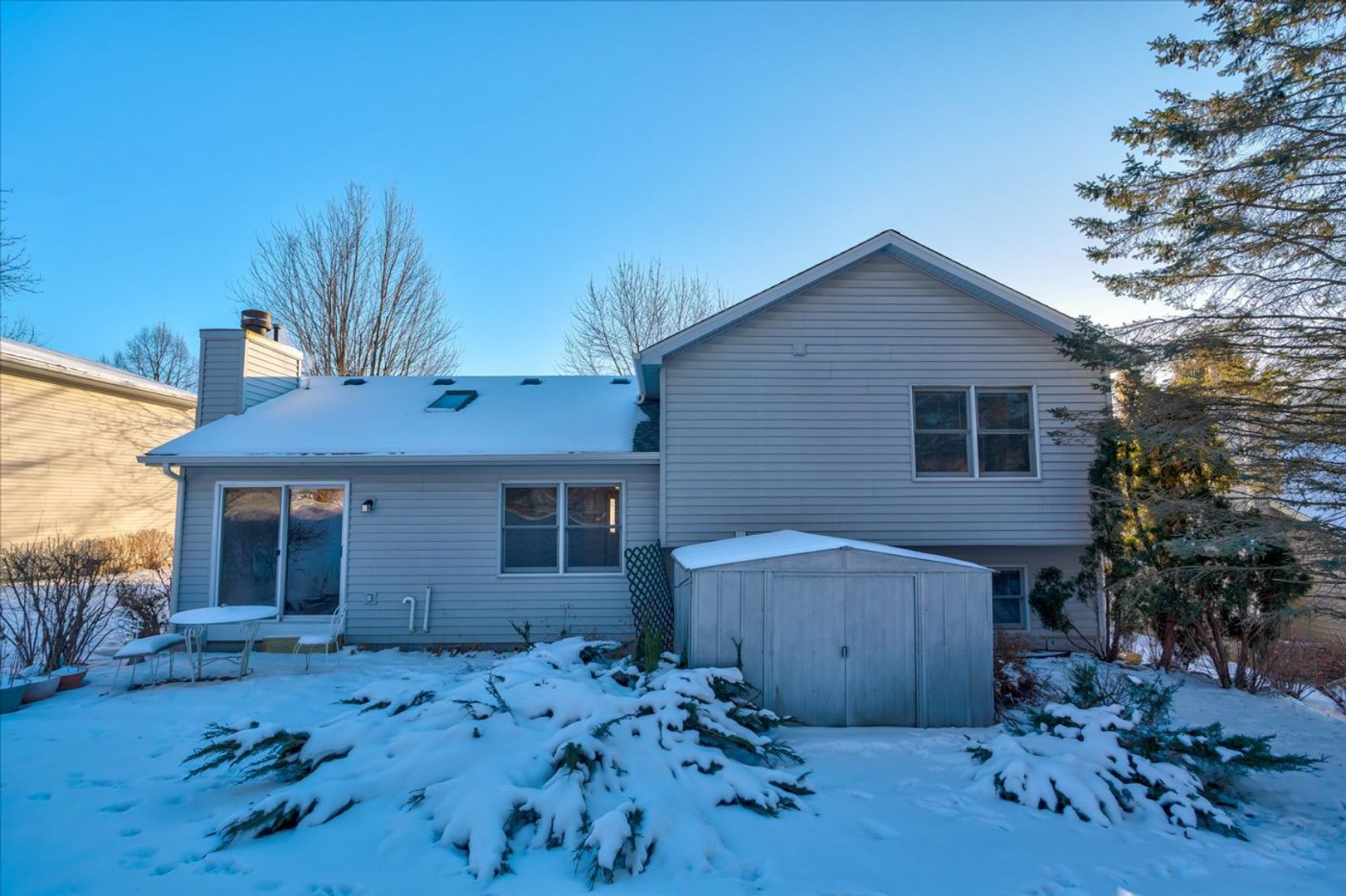 2806 Wentworth Dr, Madison, WI 53719